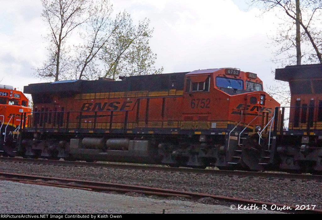 BNSF 6752